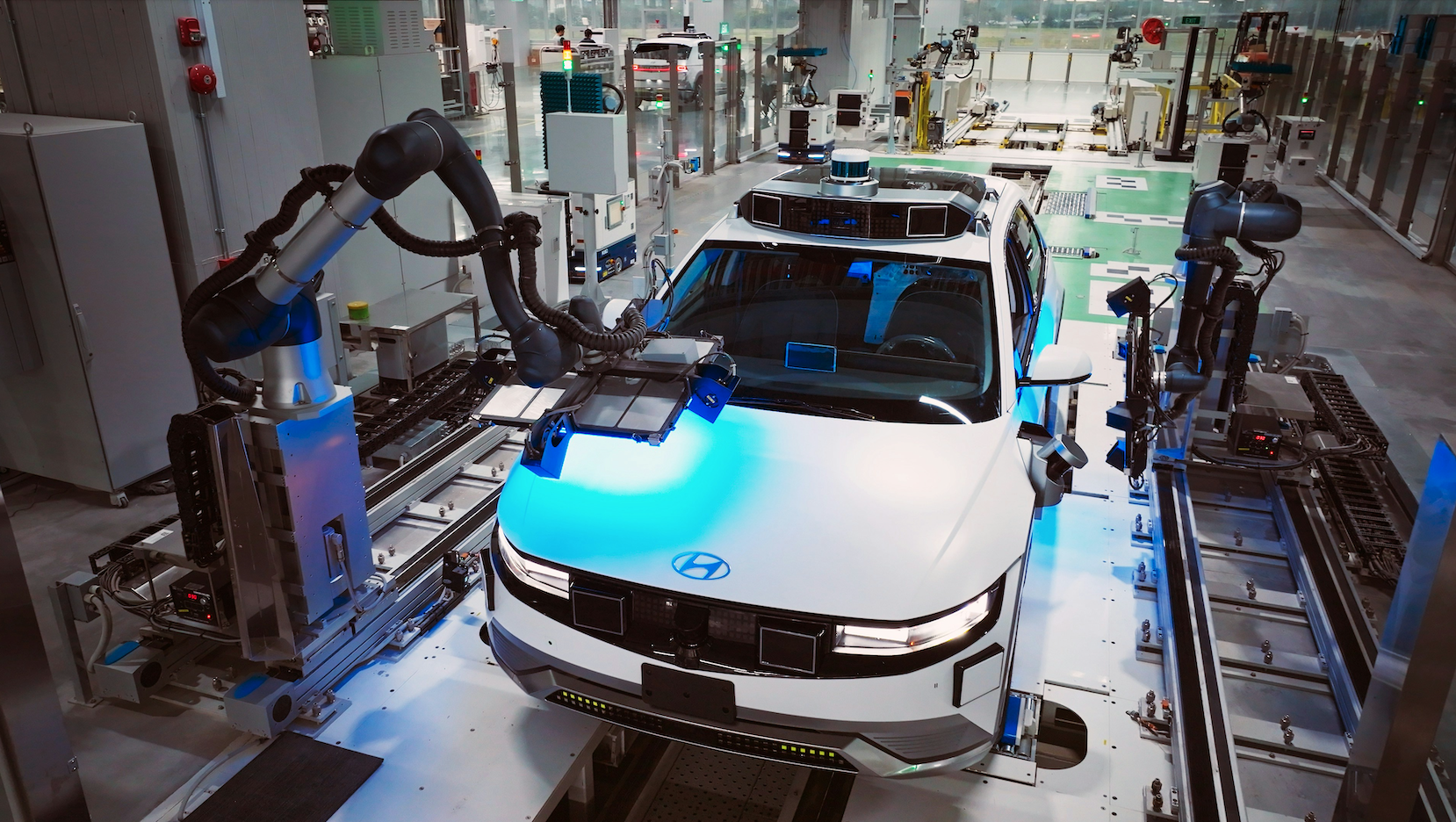 Tesla Falling Behind? The High-Stakes Robotaxi Race Heats Up | Advisorpedia
